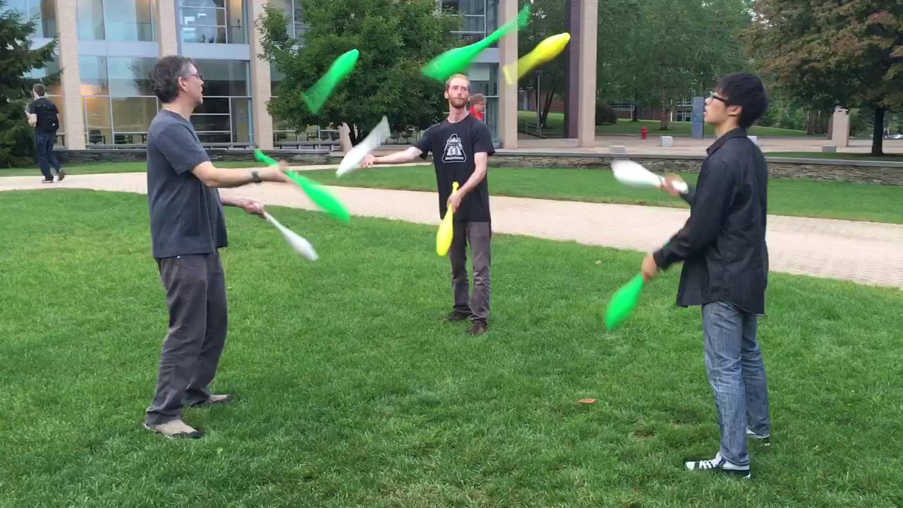 3 person pass juggling - Triple Triangle Counter Clockwise - YouTube