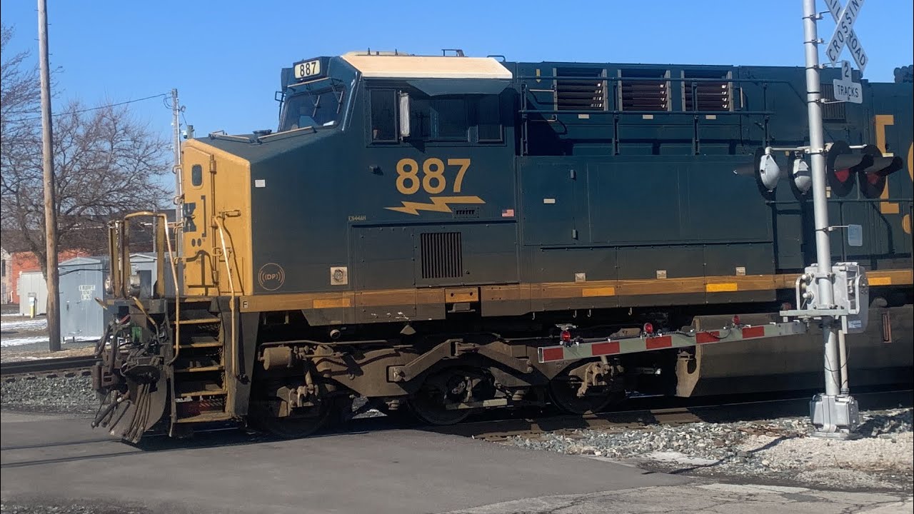 CSX M561-16 with 887 Leading - YouTube