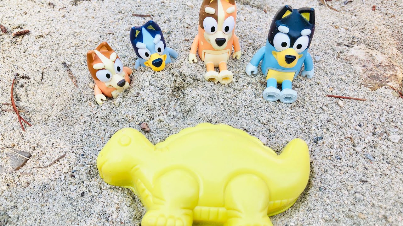 SAND COOKIES Bluey Toys Beach Fun! - YouTube