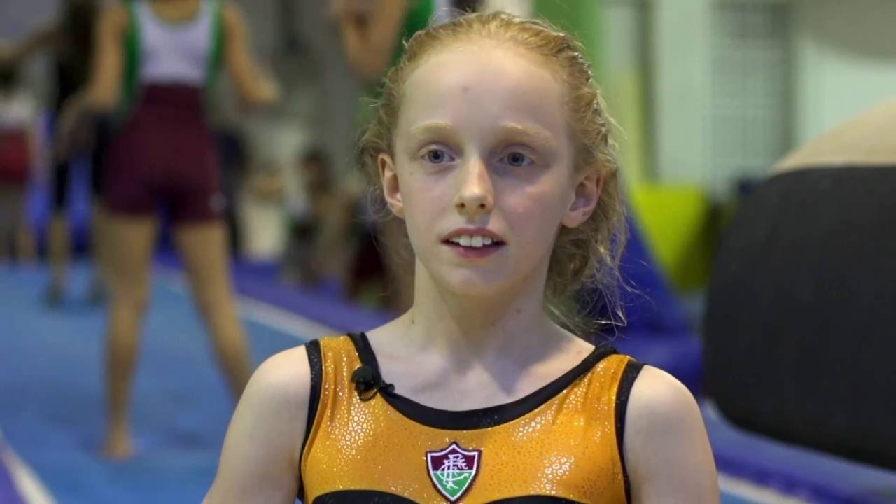 Eva speelt in de officiële video van de Spelen - YouTube