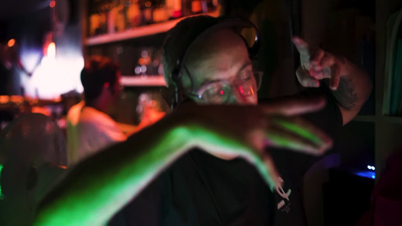 DJ Dirty Swift live at Twenty One Sound Bar, Paris France - YouTube