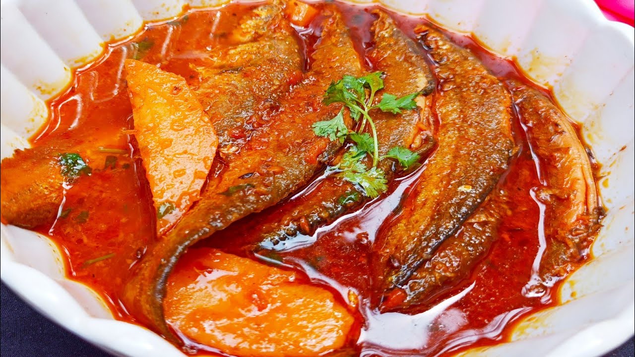Foli macher recipe/ফলি মাছ রান্না/Foli fish with potato curry in ...