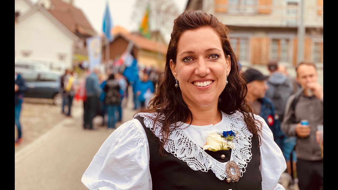 Maya Roth - Lieber bodenständig, als ständig am Boden! - Volksfest ...