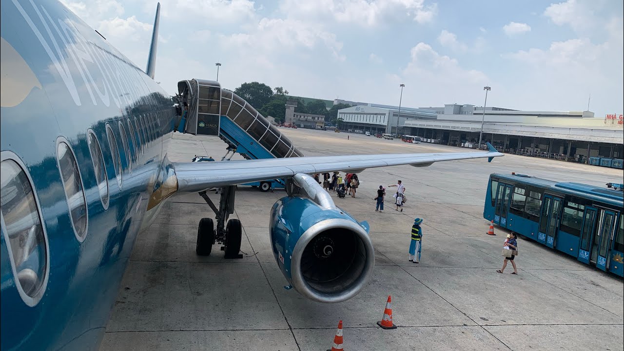 V2500 ROAR | Vietnam Airlines A321 takeoff from Noibai Intl' Airport ...