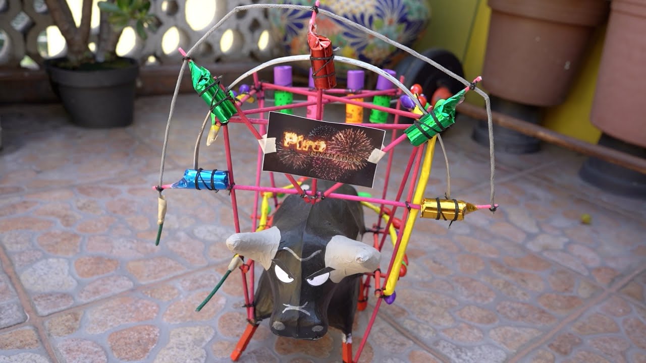 MINI TORITO PIROTECNICO #1 HECHO DE JUGUETERIA 2021 - YouTube