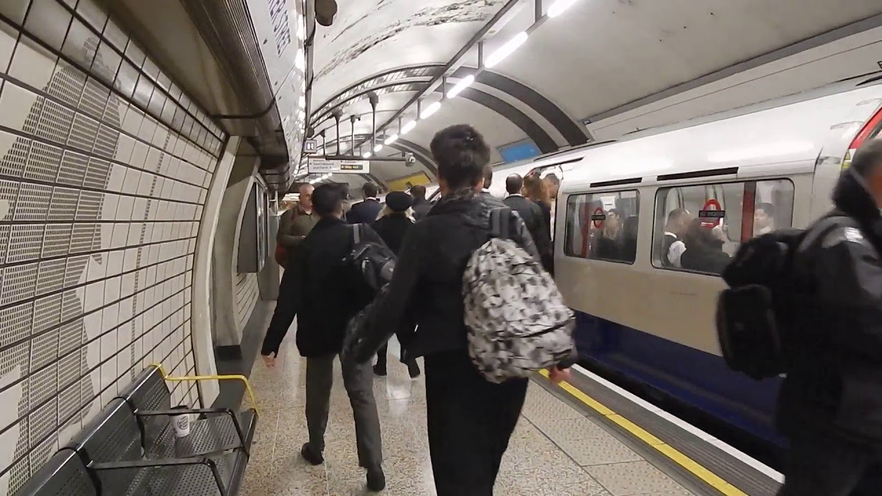 London Underground Bakerloo Lne 1972 Stock Trains At Baker Street 22 ...