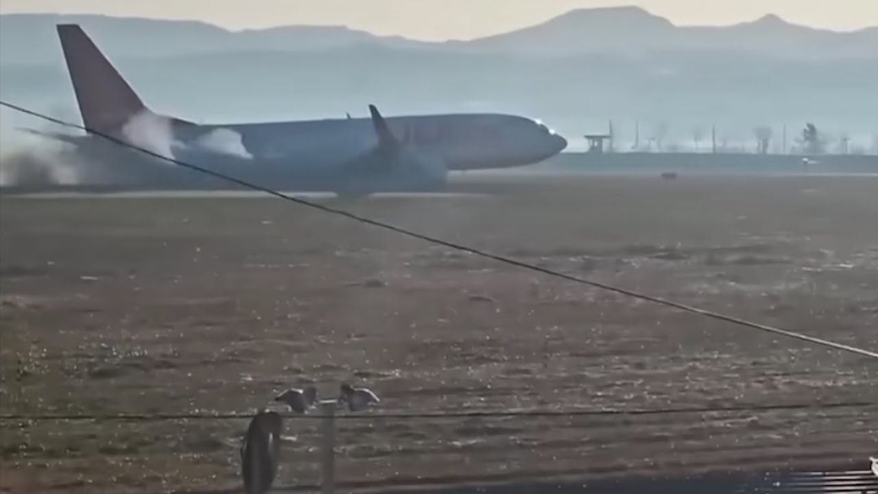 JeJu Air Flight 2216 Footage - YouTube