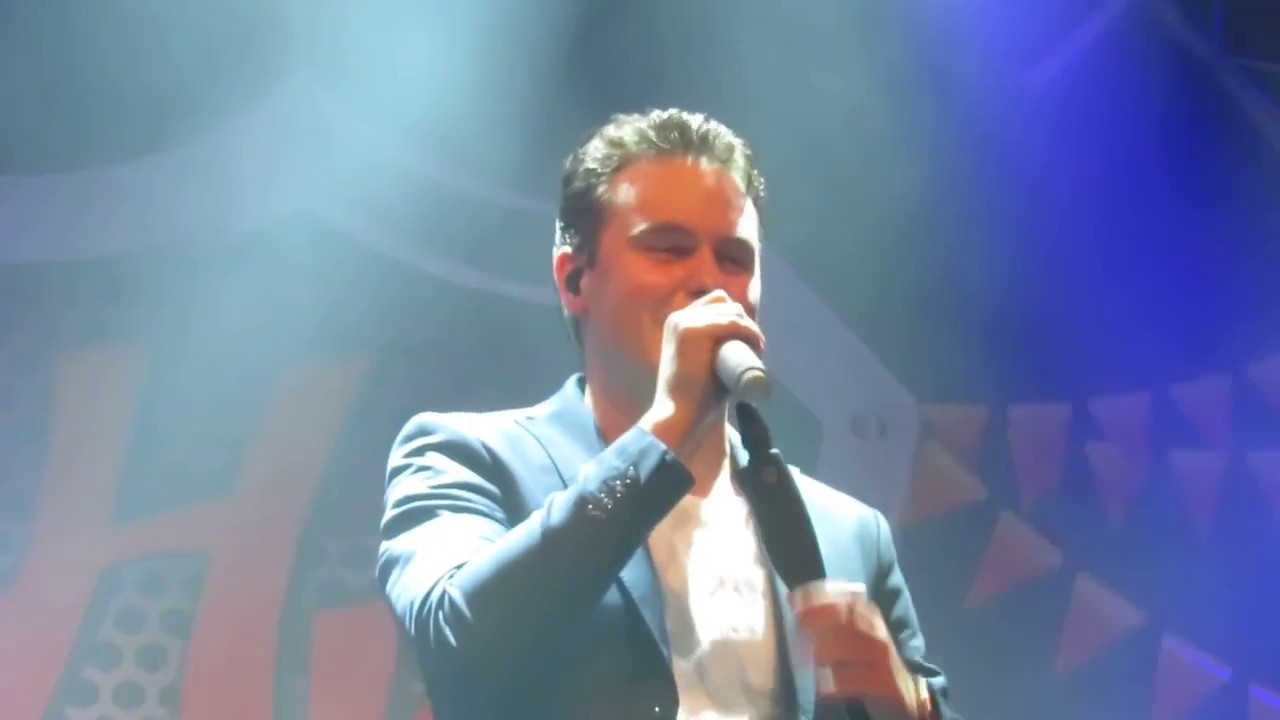 Henk Dissel "een Bom' live @ Hollandse Kost Boxtel - YouTube