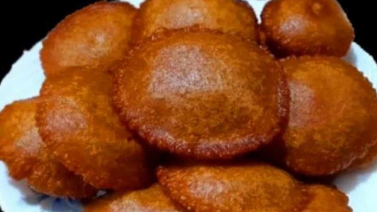 তেলে ভাজা পুয়া পিঠা রেসিপি ll Tel Pitha Recipe Bangla ll Sumi Ranna ...