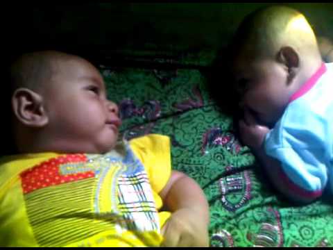 genit and lucu nya anak ku alisha nur hasna pakai baju biru kenalan ama cowo