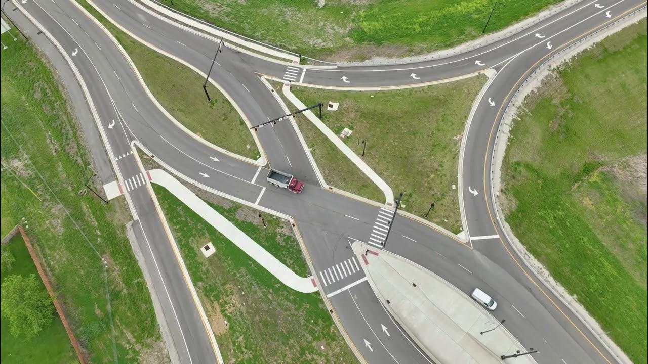 KYTC SAFERoads - Double Crossover Diamond - YouTube
