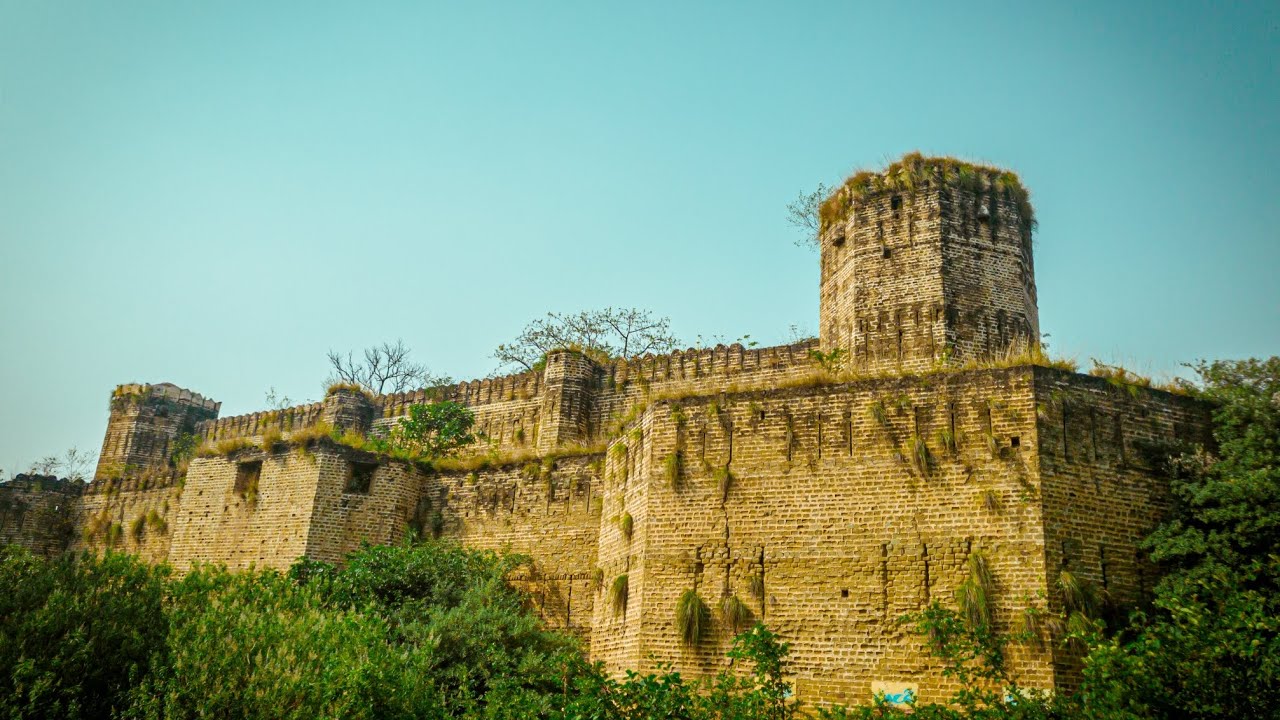 A brief tour of Bagsar Fort Kashmir || Qila Bagsar || قلعہ باغسر - YouTube
