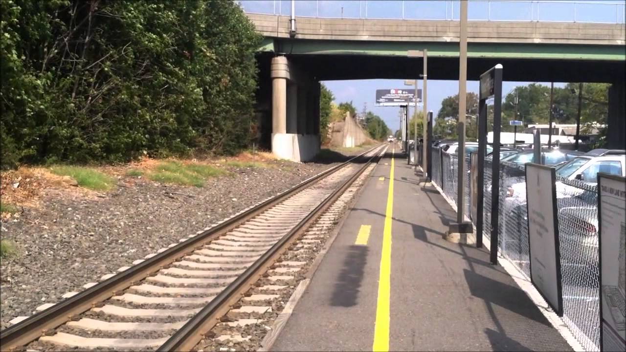NJT Pascack Valley Line:Two Trains at Wood Ridge - YouTube