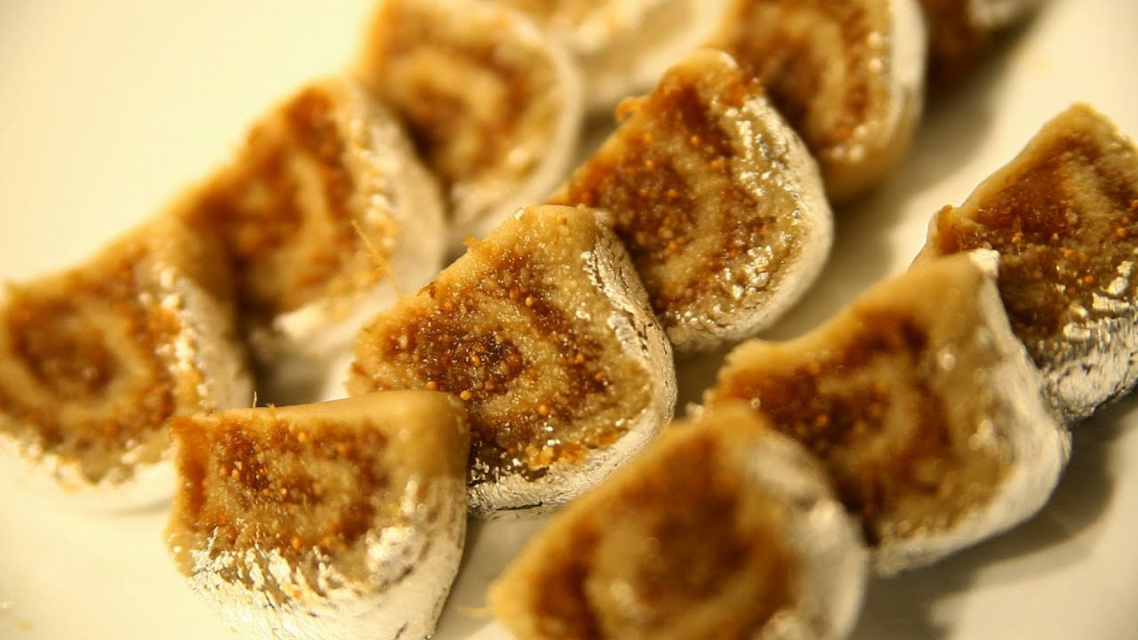 Kaju Anjeer Roll - काजू अंजीर रोल | How To Make Kaju Anjeer Roll By ...