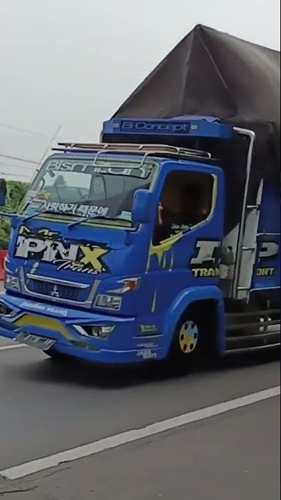 TRUK BIRU OLENG HAMPIR TERJATUH!! - YouTube