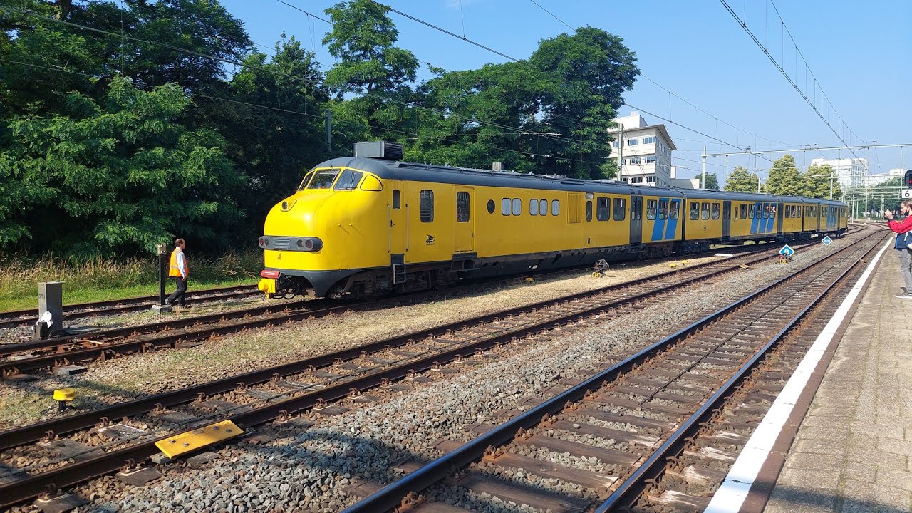 Plan U 151 komt aan op Apeldoorn - YouTube