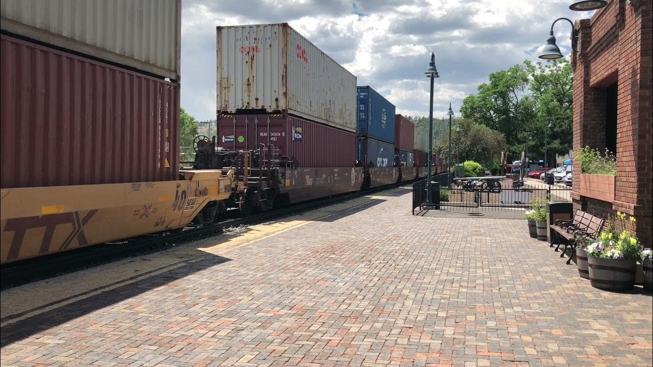 BNSF 8765 East at Downtown Flagstaff - YouTube