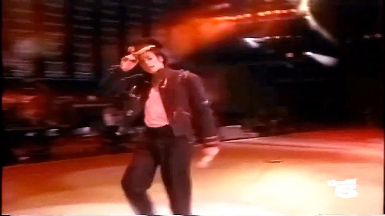 Michael Jackson ` Italian TV channel 5 - Live Tonight. The Legend ...