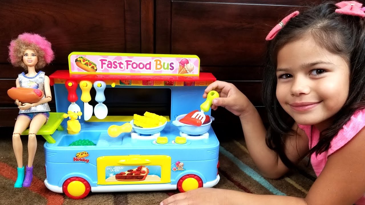 BARBIE & FOOD TRUCK - hot dogs - fries - lemonade - cupcake - YouTube