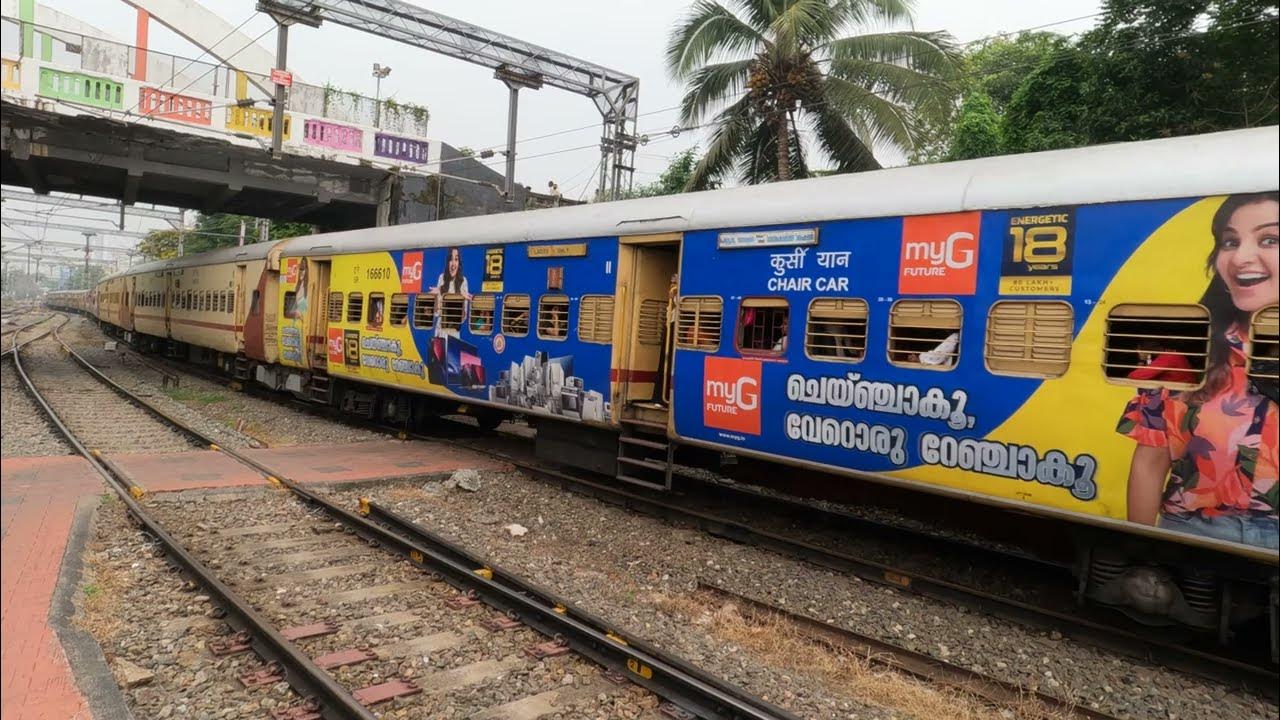 PARASURAM EXPRESS REACHING KOZHIKODE RAILWAY STATION - YouTube