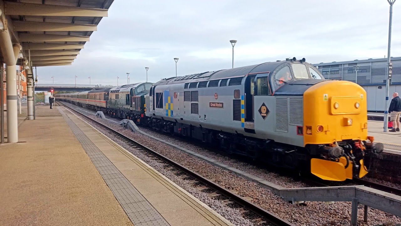 Class 37s 37688 and D6817 at Derby Station 19th October 2022 with The ...