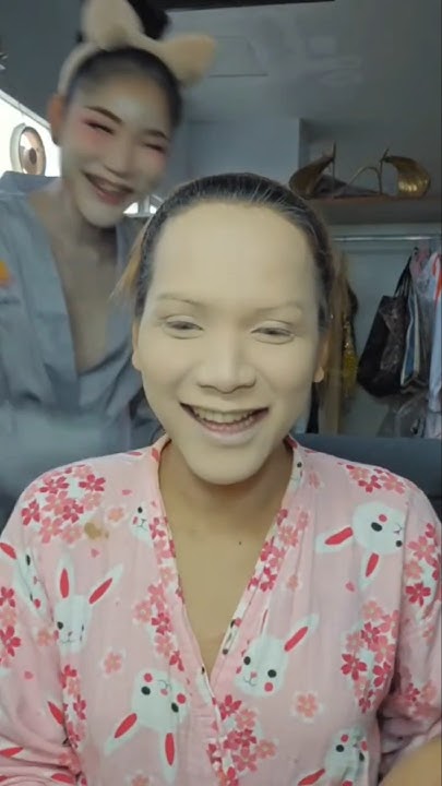 Melinda and Pimmy laughing out loud at Colosseum show pattaya #ladyboy #gay #femboy - YouTube