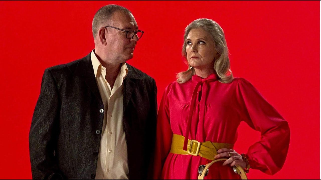 Lloyd / Bean "Black Cat, Dark Horse" - YouTube