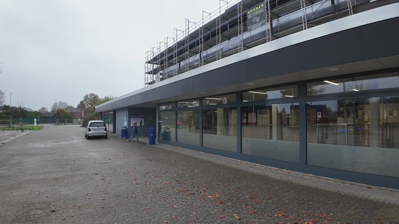 Grefrath vom Eisstadion bei einem Spaziergang etwas im Regen. | 4K UHD ...