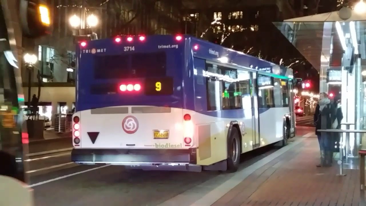 TriMet buses actions in Downtown Portland during the evening rush of 1 ...