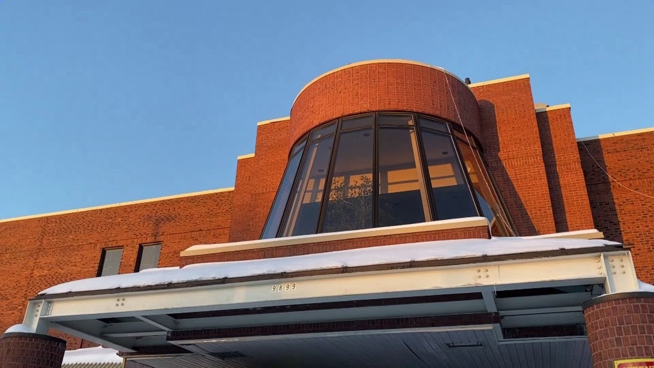 Montreal mosque doubles as vaccination clinic - YouTube