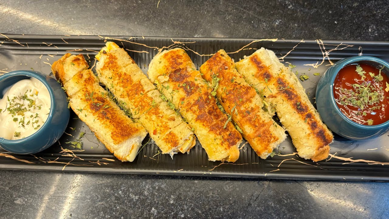 Paneer garlic bread || breakfast recipe #food #video #recipe #shorts ...
