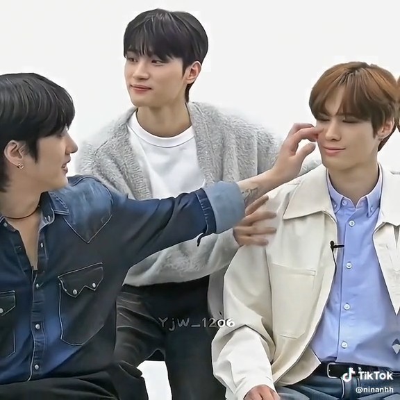 Jay chang & yoo jong woo one pact always teasing, hold each hand, and ...