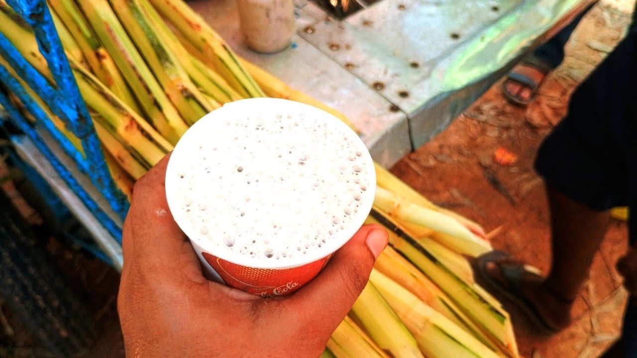SUGARCANE JUICE : Summer Special Street Food Akher Rosh, Making By ...