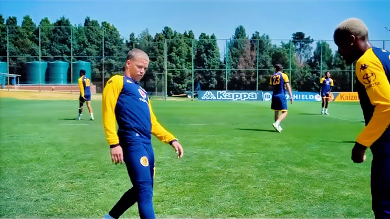 Kaizer Chiefs Attacking drill with Kanyisa Mayo and Luke Bartman - YouTube