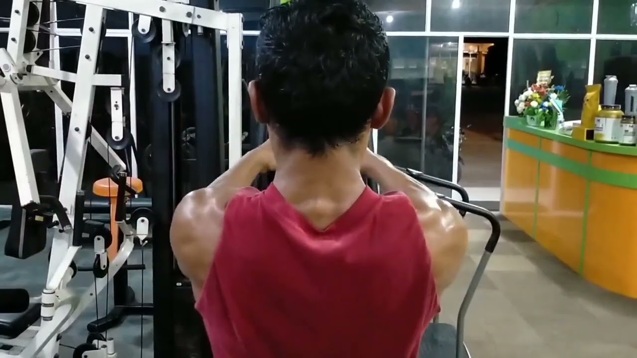 latihan otot bahu di gym@Ayahkanwara - YouTube