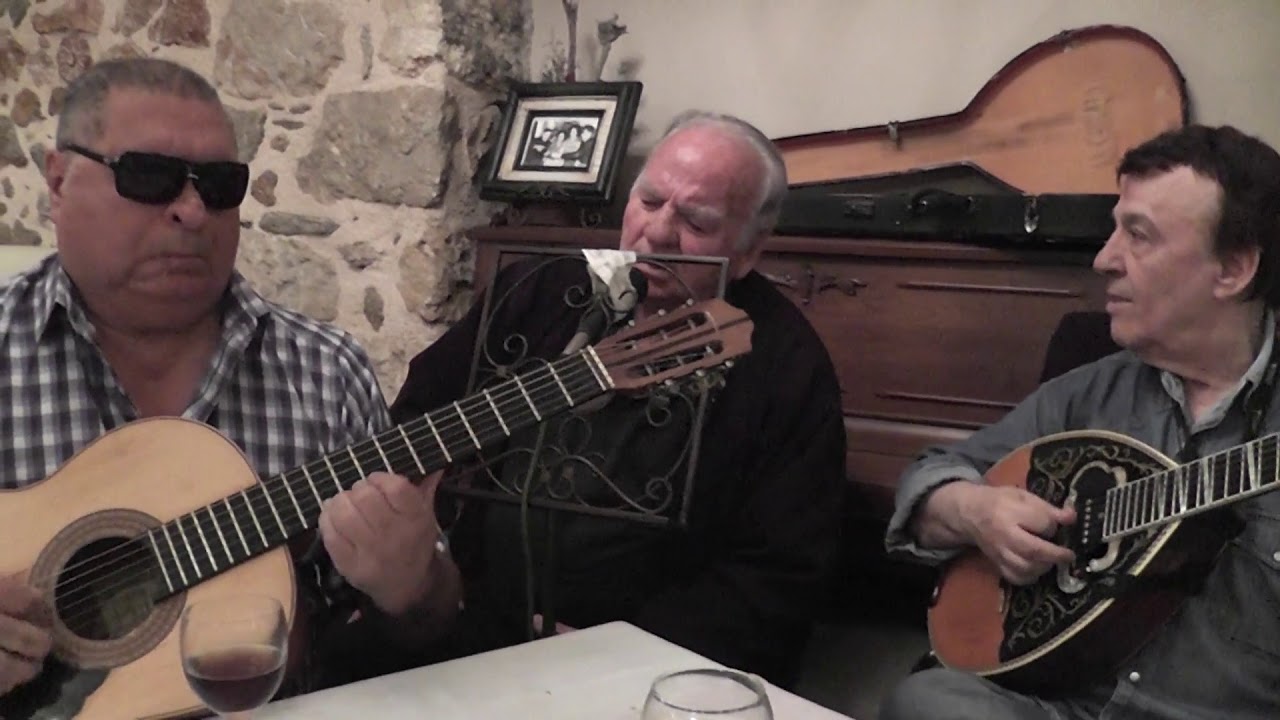 Μες της Πεντέλης τα βουνά - Μάνος Παπαδάκης - YouTube