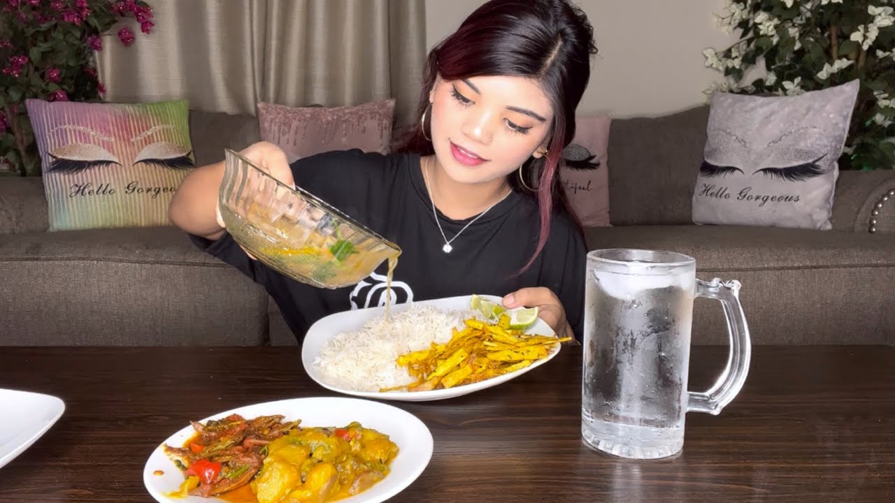 Nepali Mukbang Tama , Pork Soup #Sidhra Macha ko Tarkali 🔥🥵and Green ...