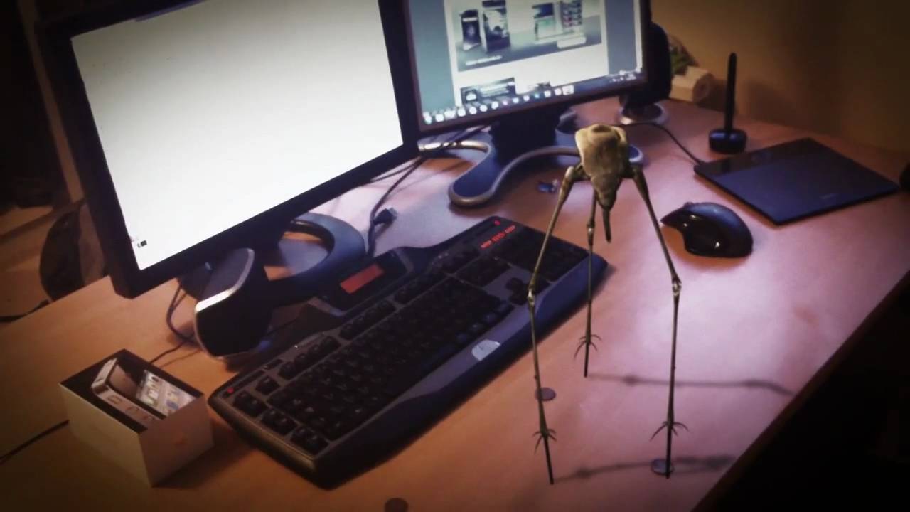 HL2 Strider on my desk! - YouTube