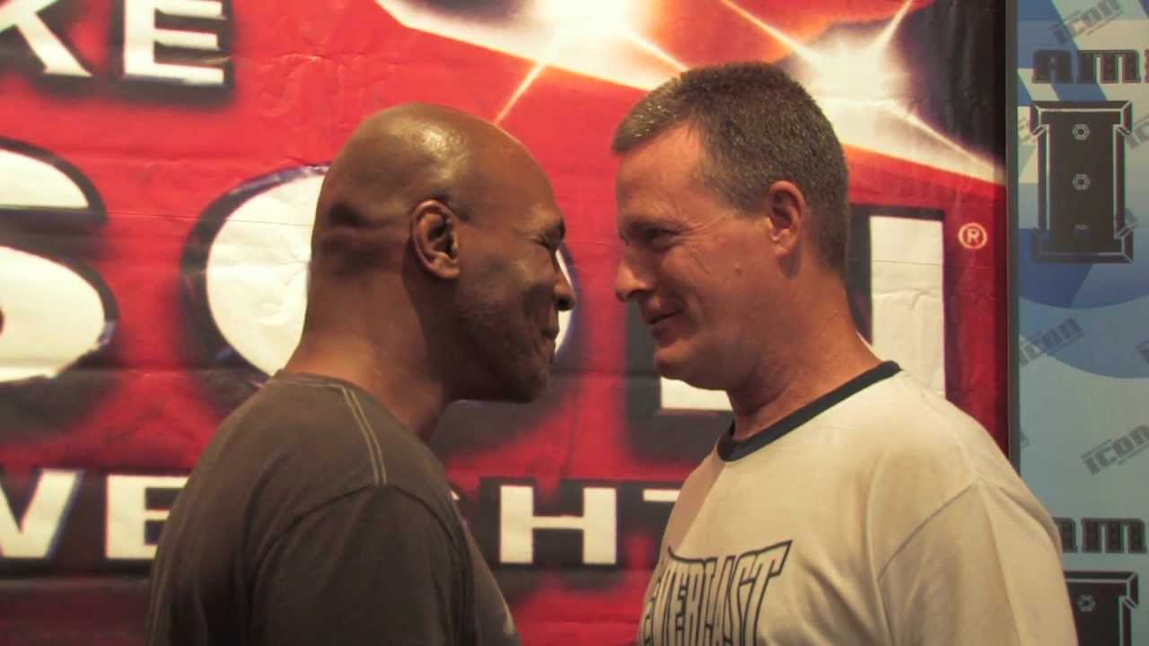 Mike Tyson Public Signing at American Icon Autographs in San Diego ...