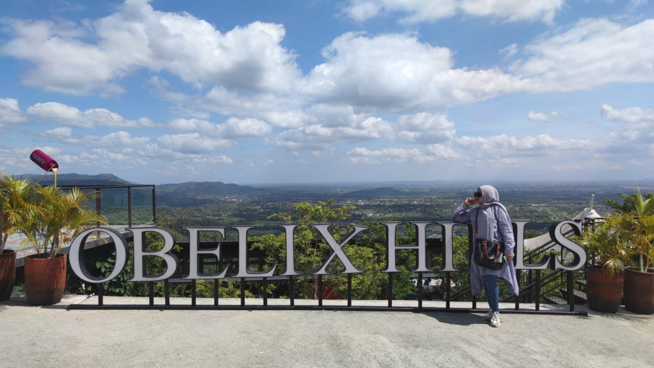 OBELIX HILLS WISATA KEREN KEKINIAN DI ATAS BUKIT DEKAT DENGAN KOTA ...