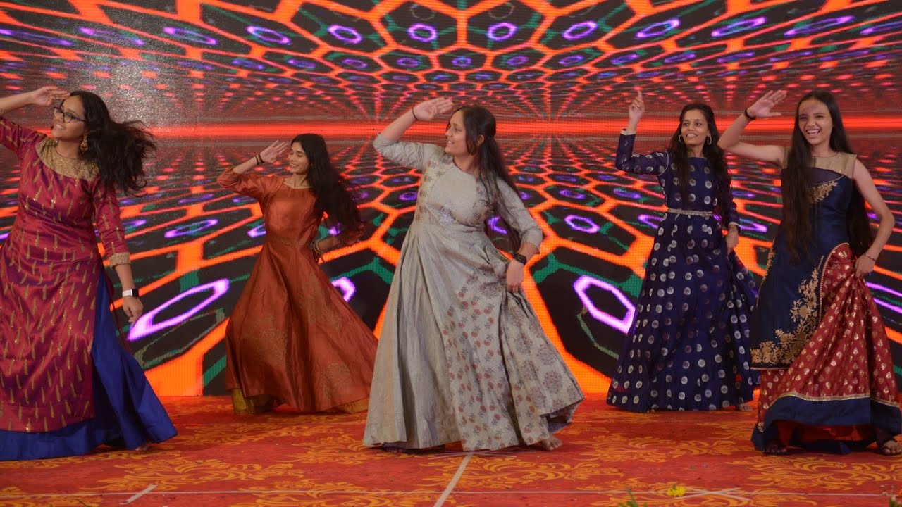 Bride's friends sangeet video|| Girls dance performance || Amazing ...