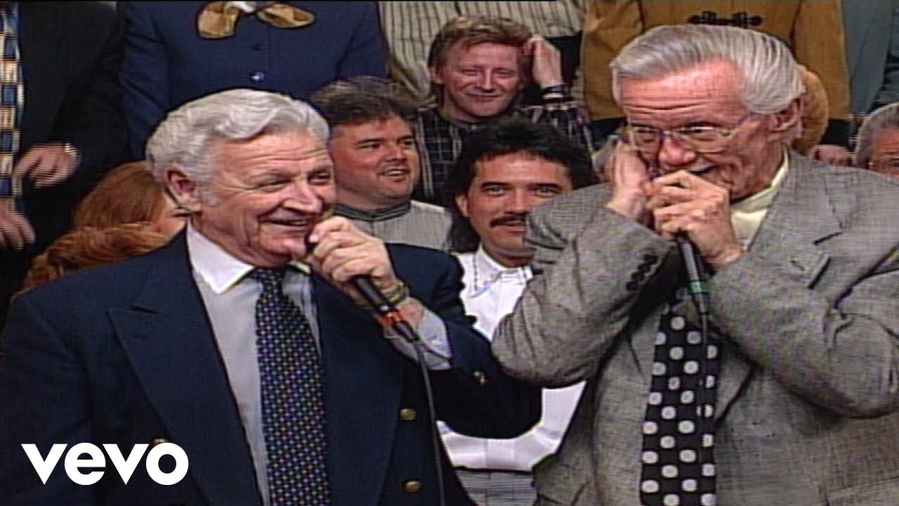 Bill & Gloria Gaither - I'm Winging My Way Back Home [Live] ft. J.D ...