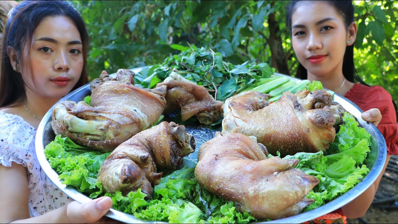 Yummy cooking leg pork with chili sauce recipe - Natural Life TV - YouTube