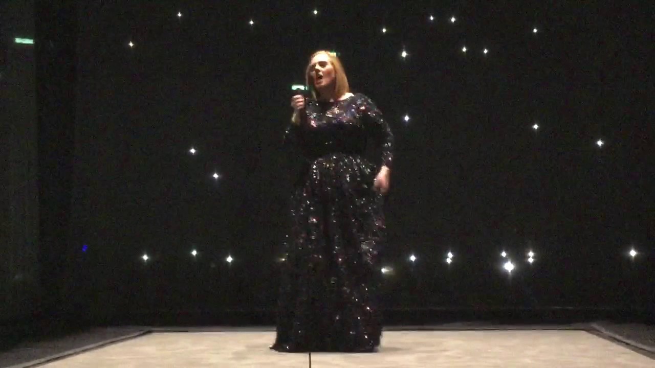 Adele - Chasing Pavements @LiveMexico 2016 - YouTube
