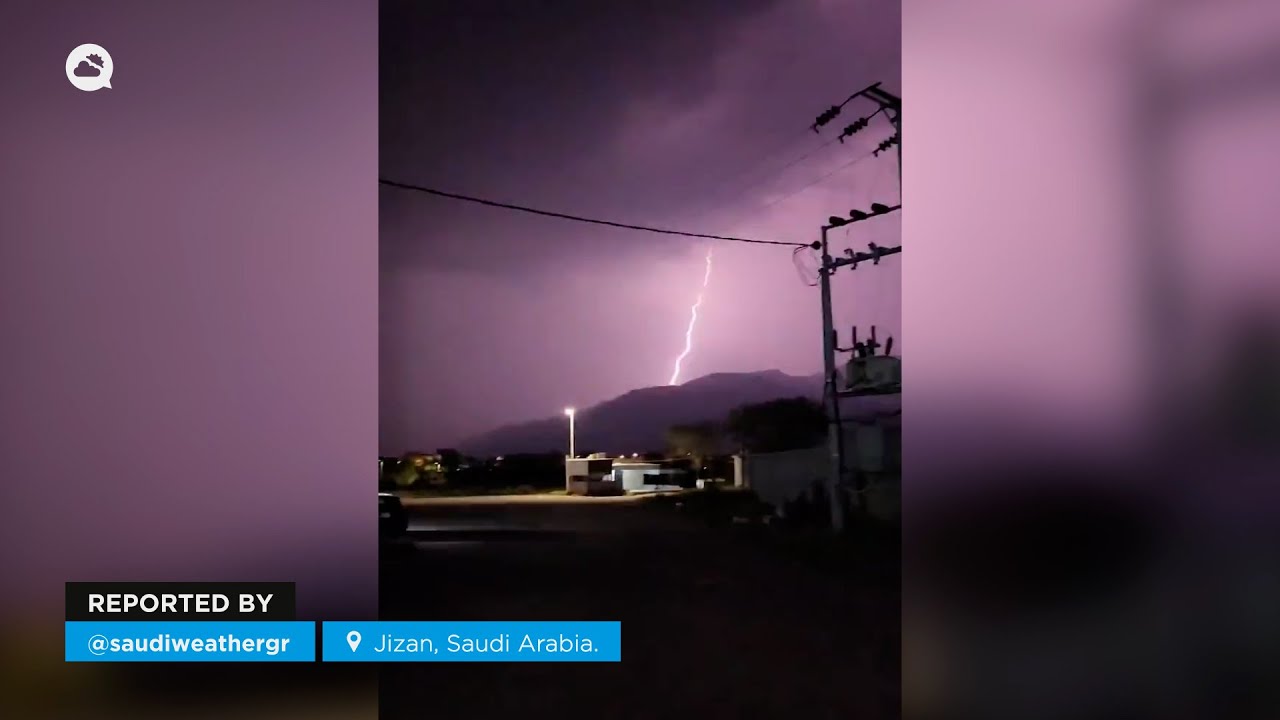 Impressive nighttime storm in Saudi Arabia - YouTube