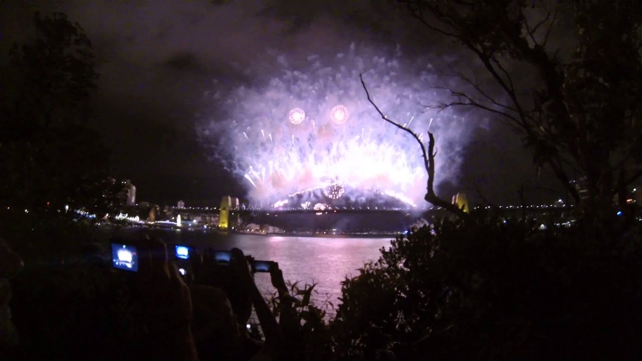 New Year's midnight fireworks 2014 at Blues Point Reserve part 1 - YouTube