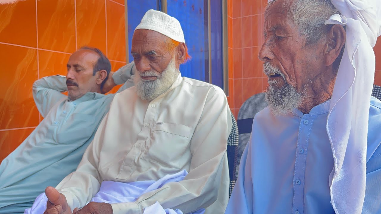 75-years-old-man-signing-mian-muhammad-bakhsh-klaam