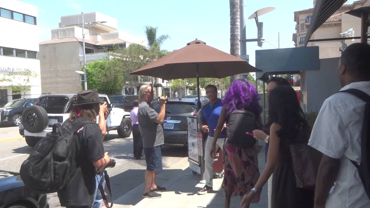 Sylvester Stallone surprise fans on a tour bus - Subscribe to our ...