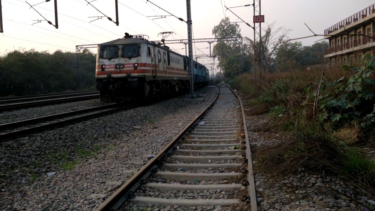 14316 New Delhi - Bareilly Intercity Express powered by Ghaziabad WAP-5 ...