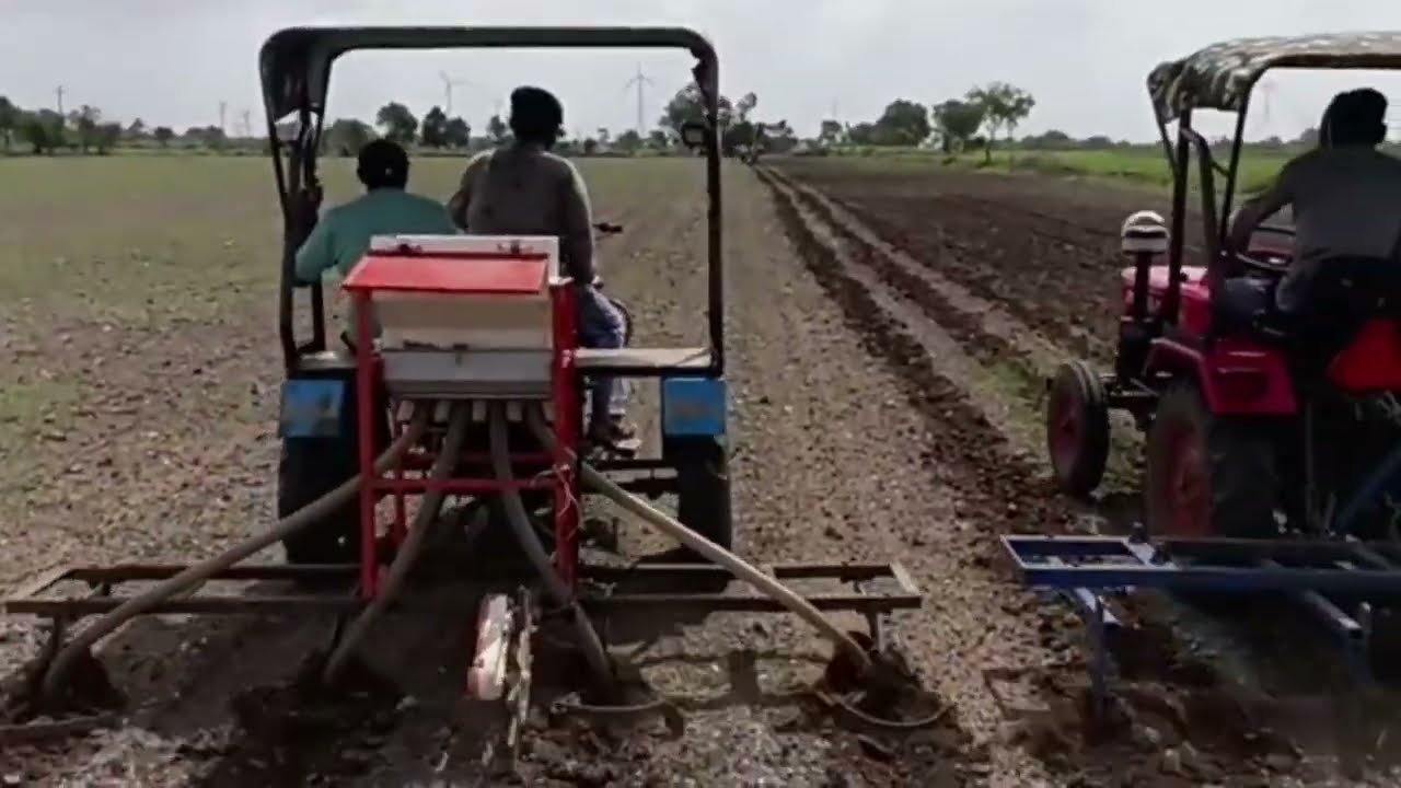 સનેડા થી મગફળી ની વાવણી અને મીની ટ્રેકટર થી રપ્ટા ની રાપ એકસાથે ...